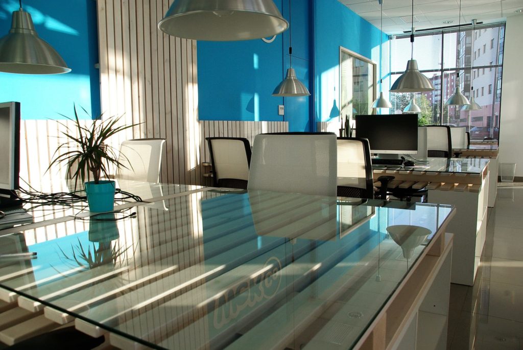 7 Ways to Decorate Your Office on a Budget