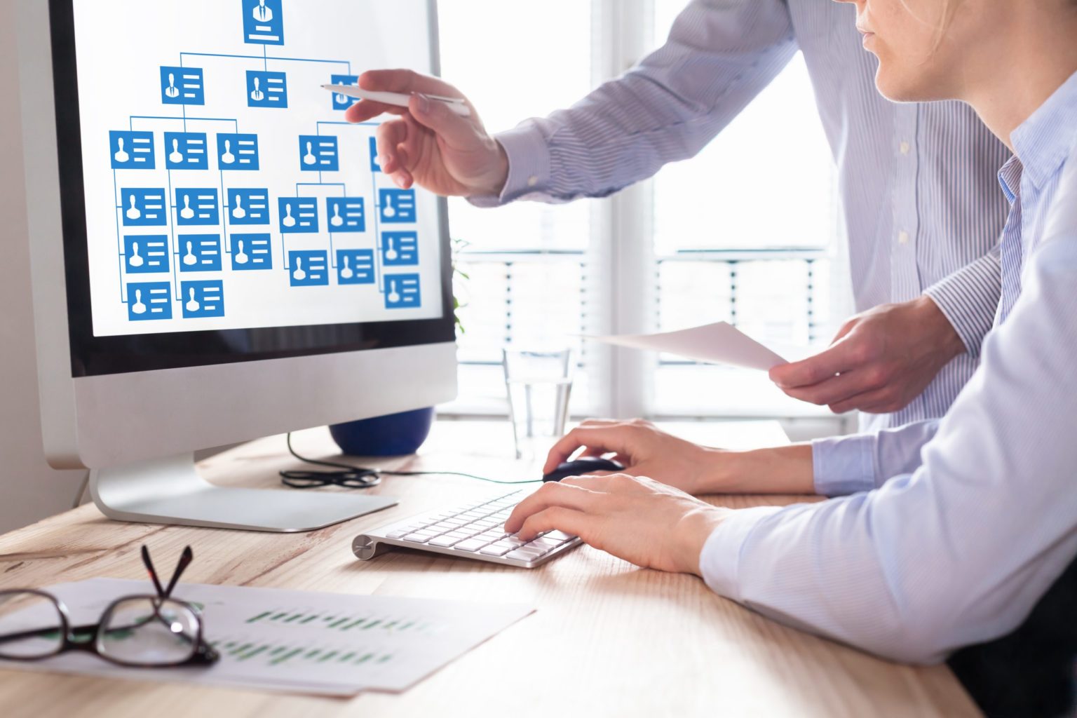 Flat vs Tall Organizational Structure: Which is Right for your Business?