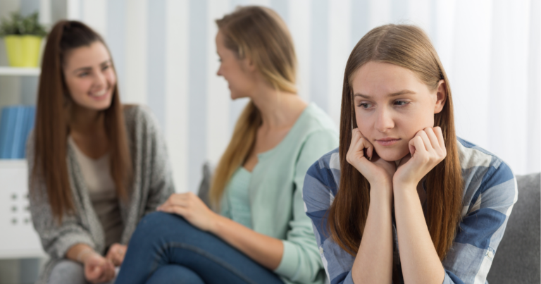 8 subtle behaviors of people who constantly lose friends, says psychology